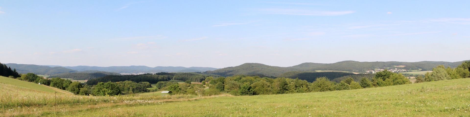 Aussichtspunkt am Wurstberg bei Holzhausen (Dautphetal). Hinweistafel am Aufnahmestandort