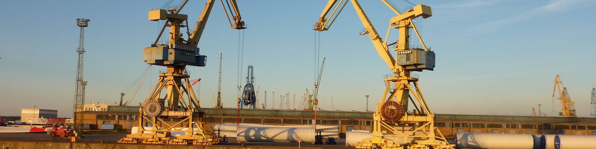 погрузка корпуса ветряка