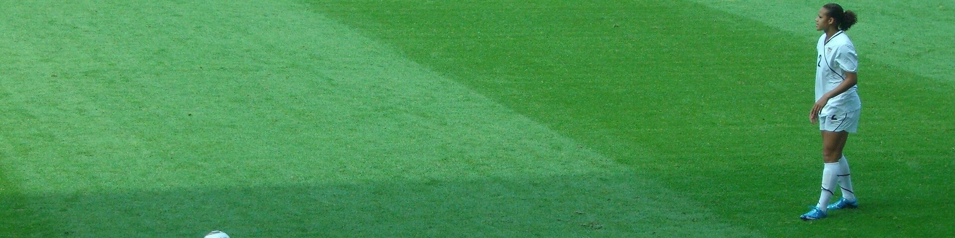 USA-Nigeria at 2010 FIFA U-20 Women's World Cup in Impuls Arena as “FIFA Women's World Cup Stadium Augsburg”: Toni Pressley (2) at free kick. Background: Crystal Dunn (4).