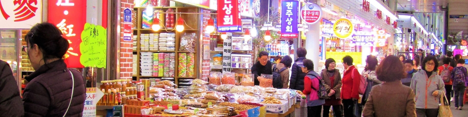 I came across the Jungbu dried fish market quite by accident, and it was exactly that..a huge market selling mostly dried fish. Many vendors were giving away free samples. I thought it was good, tasting kind of like beef jerky!