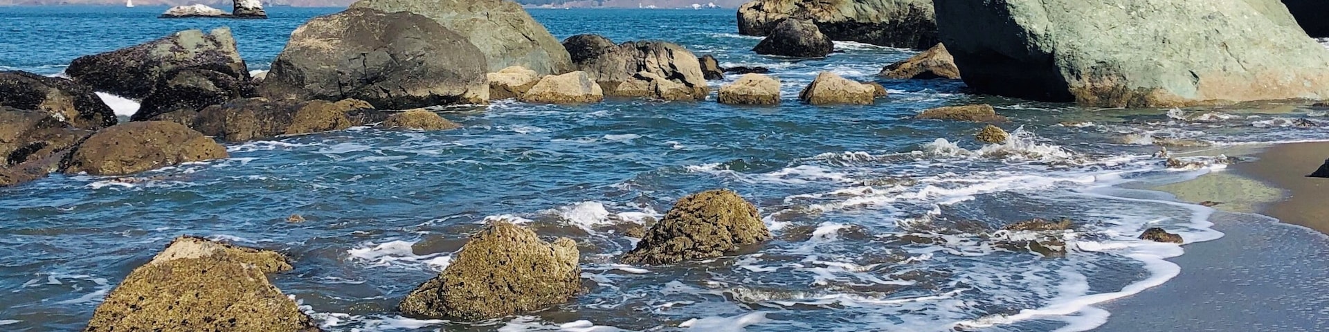 Lovely hike in San Francisco! Absolutely gorgeous views on Lands End/Coastal Trail. Very easy but lots of steps to get down to Mile Rock Beach.