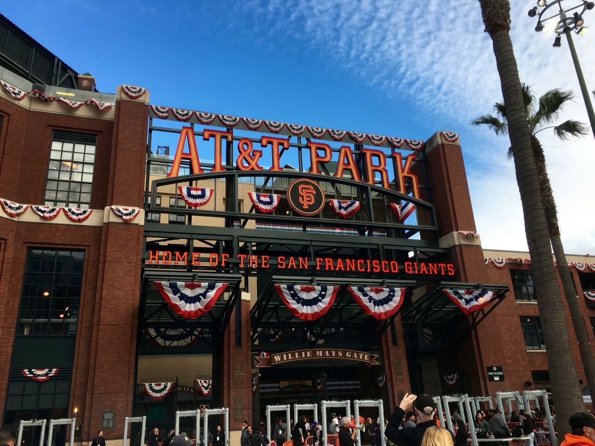Parque AT&T com o letreiro do estádio do time San Francisco Giants.