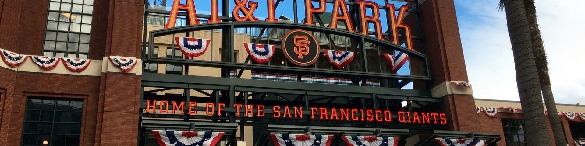 Parque AT&T com o letreiro do estádio do time San Francisco Giants.