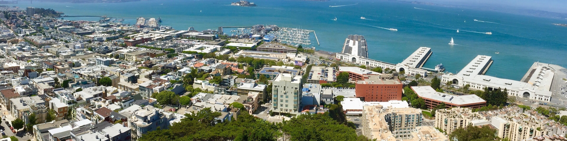 Take the elevator to the top for a fantastic view of the city, Alcatraz, the Bay Bridge and to the Golden Gate Bridge.