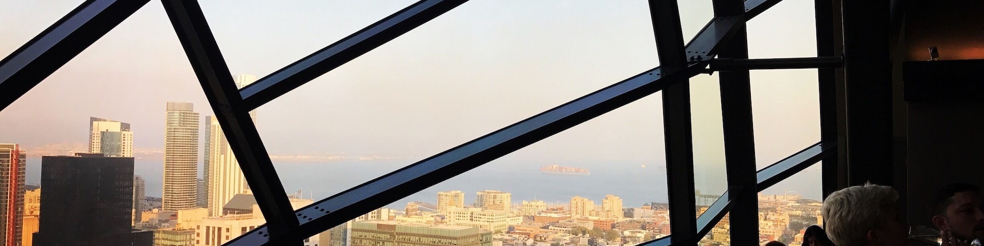 A bar with a view - Marriott marquis - San Francisco - iPhone 7 plus