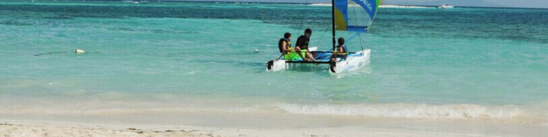 From the El Conquistador Resort you can take a funicular down to Marina Village and catch the catamaran that takes you to Palominos Island where you will enjoy an excellent beach that offers Jet Ski, Catamaran, Kayak, Paddleboard, etc.