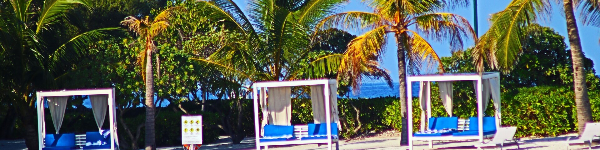 Sum loungers at the beach at the resort... absolute pleasure
#LifeAtExpedia
#Blue