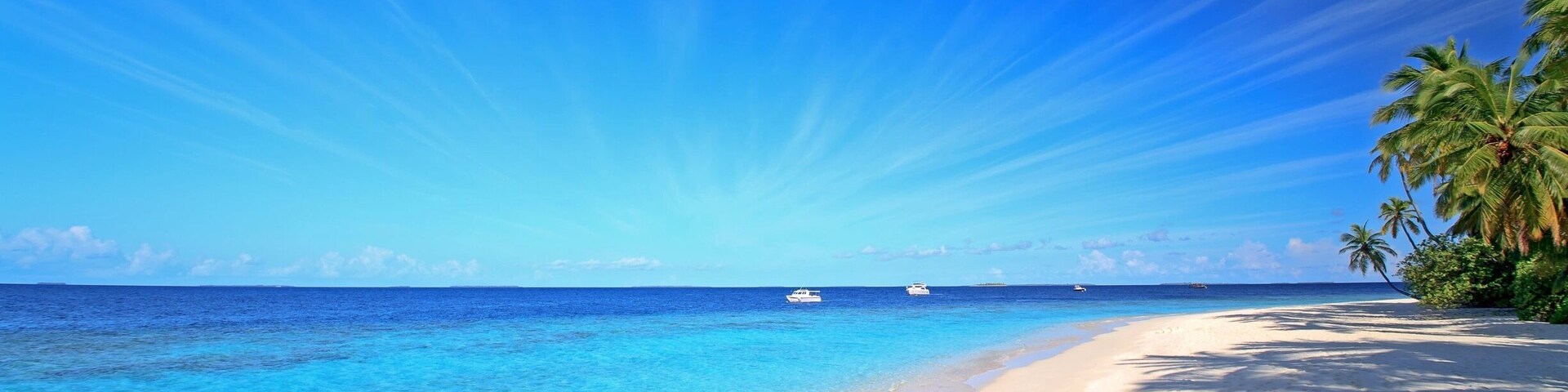 I have never seen this type of clouds before - in was looking like sun rays in the the sky raising from from the ocean. Maldivian locals told me that this ray clouds visible only near the equator - I don't how equator affects but looks amazing!
Did you know that Maldives are likely to be the reminiscence of a chain of sunken volcanoes formed around 60 millions of years ago. Recent studies suppose that coral reefs atolls have formed over hundreds of thousands of years on their sinking remains.
#maldives #parkhyatt #hadahaa #blue