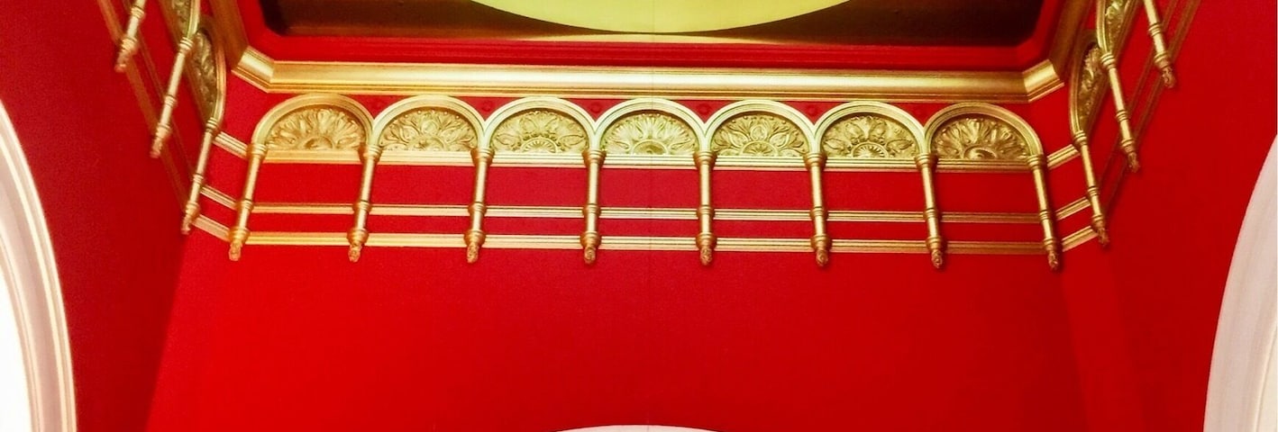 One of my favorite places in Sydney is the Queen Victoria Building (QVB). It's spectacular inside and out. I've fallen in love with this dome ceiling and the colorful walls supporting it.