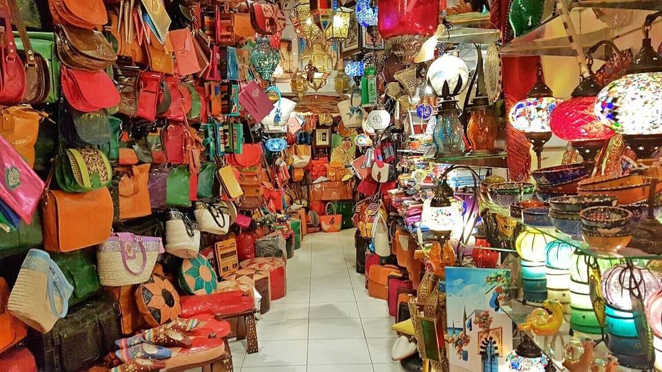 We ended up in this shop, one of a thousand. But the owner was super friendly and helpful, he had a great collection of goods and his prices were extremely fair compared to other shops in the market. Turned out to be a very positive experience.
#market #tunis #tunismedina #shopping