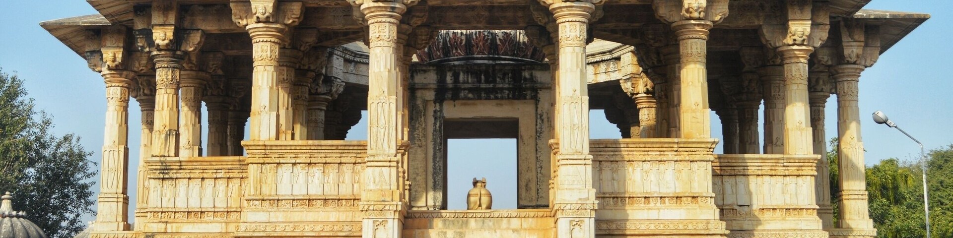 The site contains more than 250 cenotaphs of the maharajas of Mewar that were built over approximately 350 years.