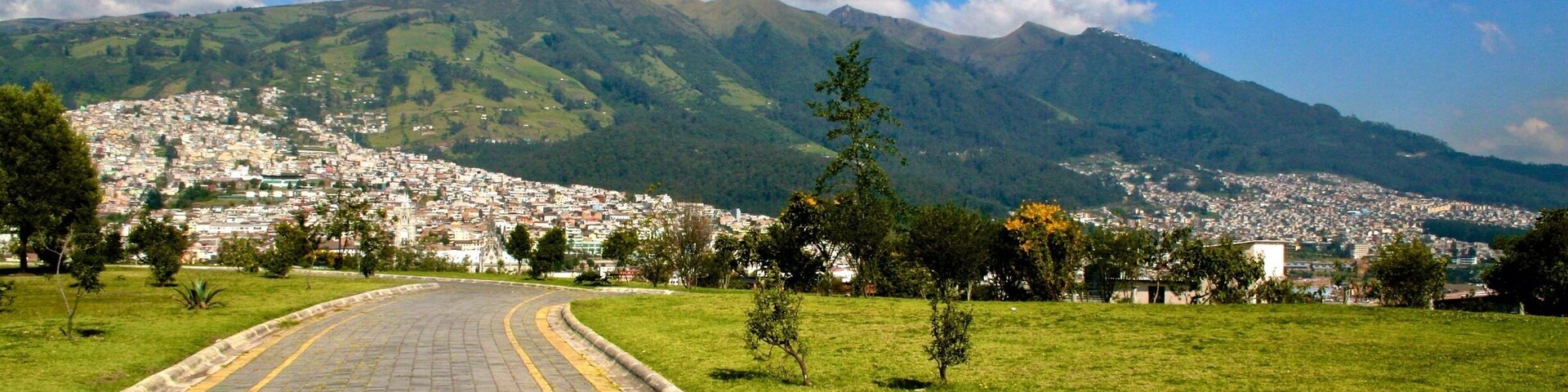Follow the yellow brick road. We took a city tour of #Quito, #Ecuador and were pleasantly surprised by the beauty, the landscape, the history, and architecture. 💗