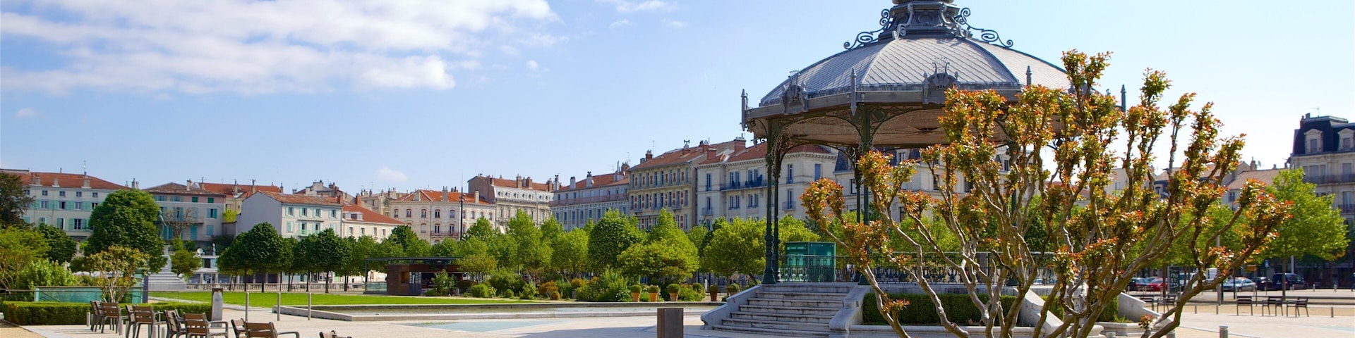 Valence featuring a square or plaza and a park