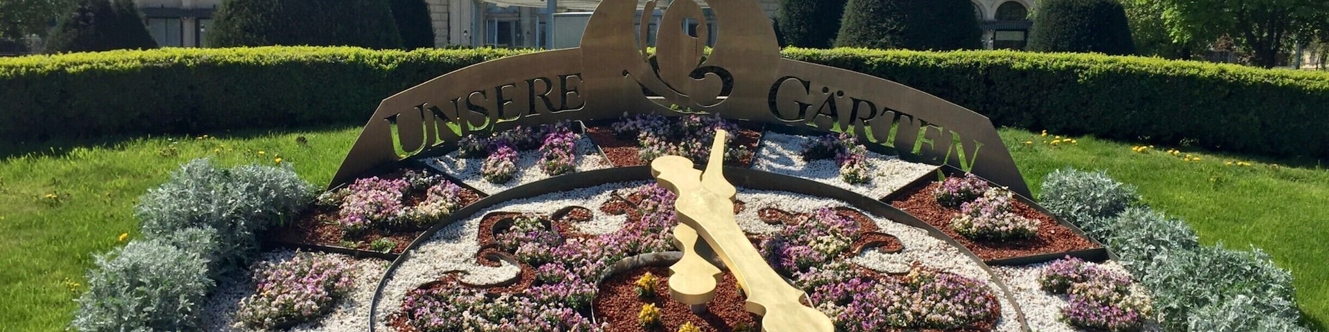 A working flower clock in Stadtpark, Vienna. #springfun