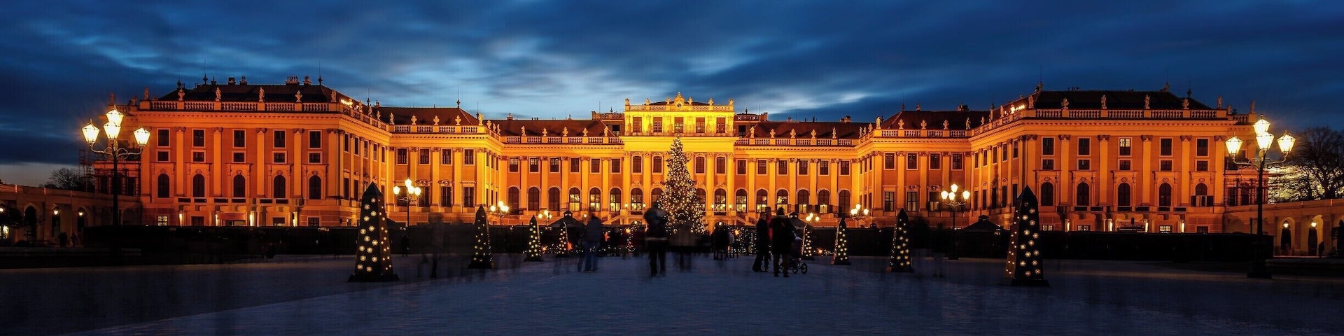 Blue hour shot of Schönbrunn Palace during christmas. There is a lovely "Christkindl market" right in front of the palace.
#culture
#Festival #InStone #BvSBlue