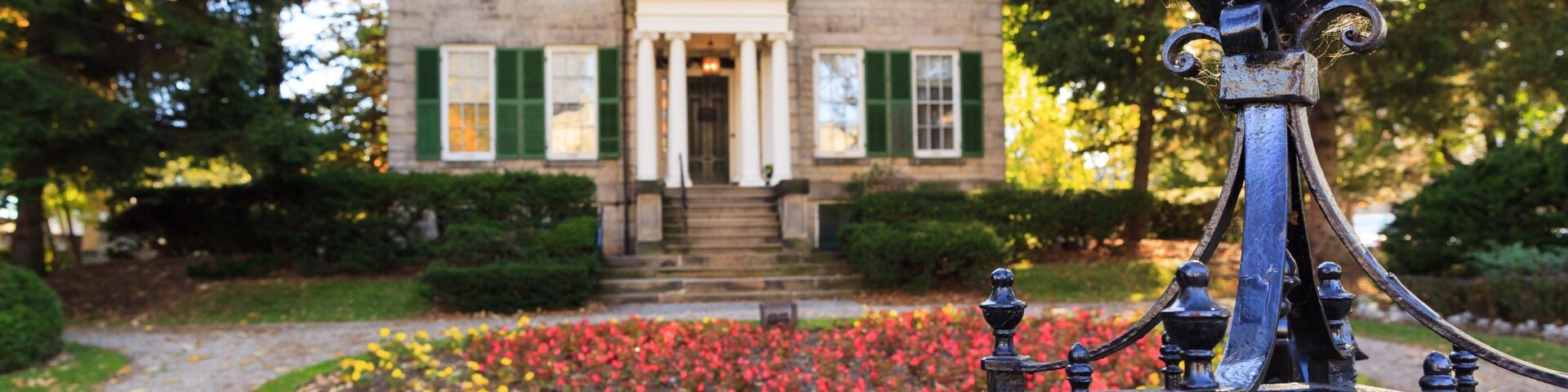 Hamilton which includes a garden and a house