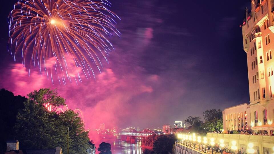 Every year, there is an international fireworks competition on the Ottawa River. It results in some incredible views over the Rideau Canal locks and our castle hotel, the Chateau Laurier. Many great vantage points in the National Capital Region. #lovemytown