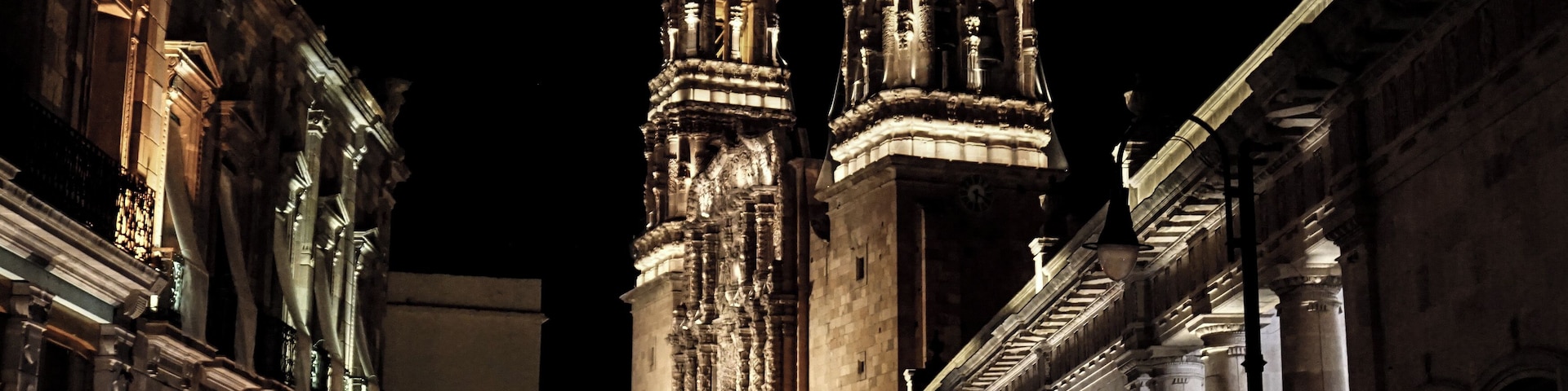 Deep inside Mexico's center, there's a little city called Zacatecas, which is part of the many cities of the country that are considered UNESCO heritage. Its downtown night lights truly make it a beautiful colonial city #ontheroad.