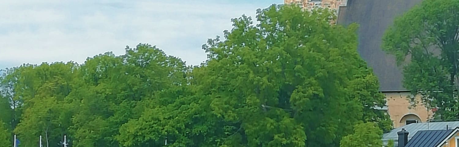 We visited in Naantali only because I love old houses and narrow alleys. Naantali old town is from late 17th- and 18th century.
View from marina towards Luostarikirkko (Abbey church).