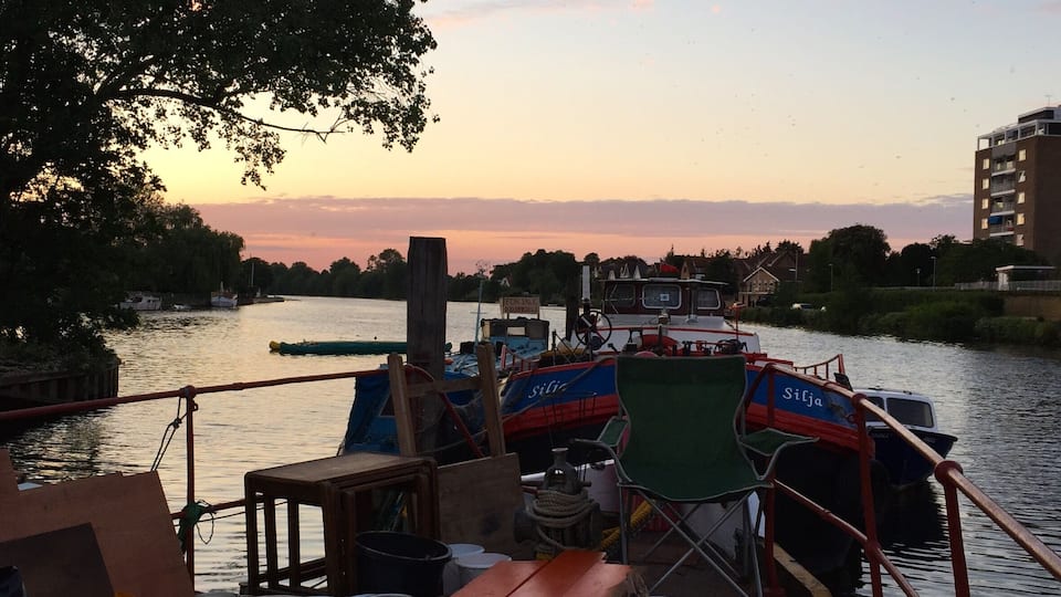 When River Thames runs though Kingston... This is a view on the river at the end of Canbury Gardens, which is 18mins away from Kingston station. There's a rowing club next to it, so you would see people training or rowing. Water birds is everywhere. A small and chilling neighbour in the day, and pop music played in the night by teens who either partying on boat or in the gardens. For me, it's not worth going unless you're around Kingston. To access, walk south after exit Kingston station for 13mins till you reach the river, then go north along the river for the river view.