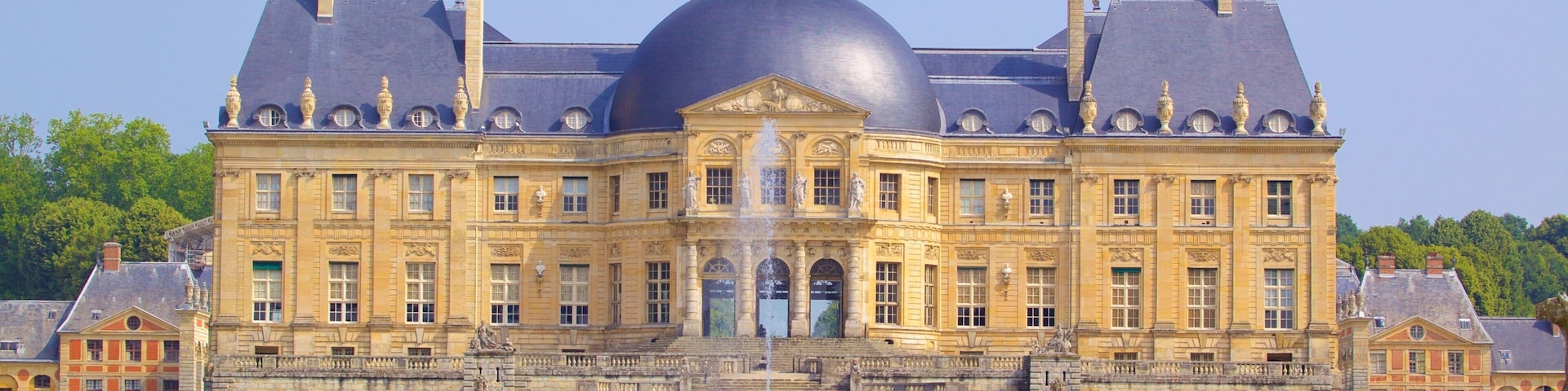 Melun que inclui arquitetura de patrimônio, elementos de patrimônio e um castelo