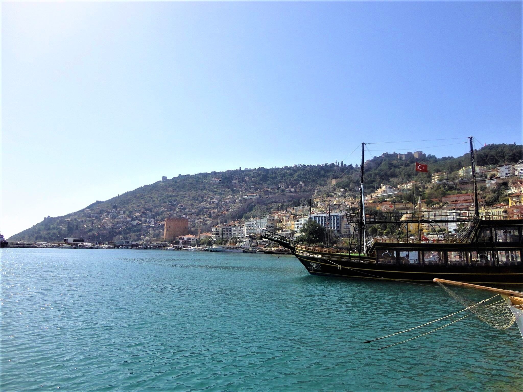 It was such a lovely day to have a nice relaxing cruise, to be able to look up at #AlanyaCastle #Turkey and see all the other Beautiful sights along the way.
#Mediterranean
#lifeatexpedia
#green
#troveon
#waterlust
#Blue