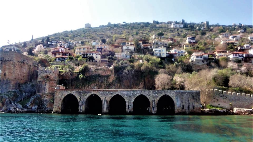 Area near #Alanya #Castle and part of the wall surrounding it. #Turkey #Mediterranean
#lifeatexpedia
#green
#troveon
#waterlust
#Blue