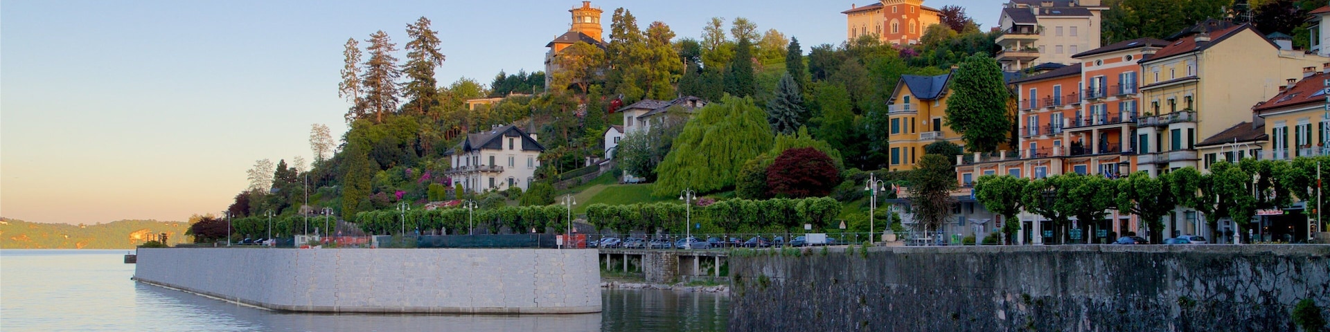 Stresa que inclui um pôr do sol, um rio ou córrego e uma cidade pequena ou vila