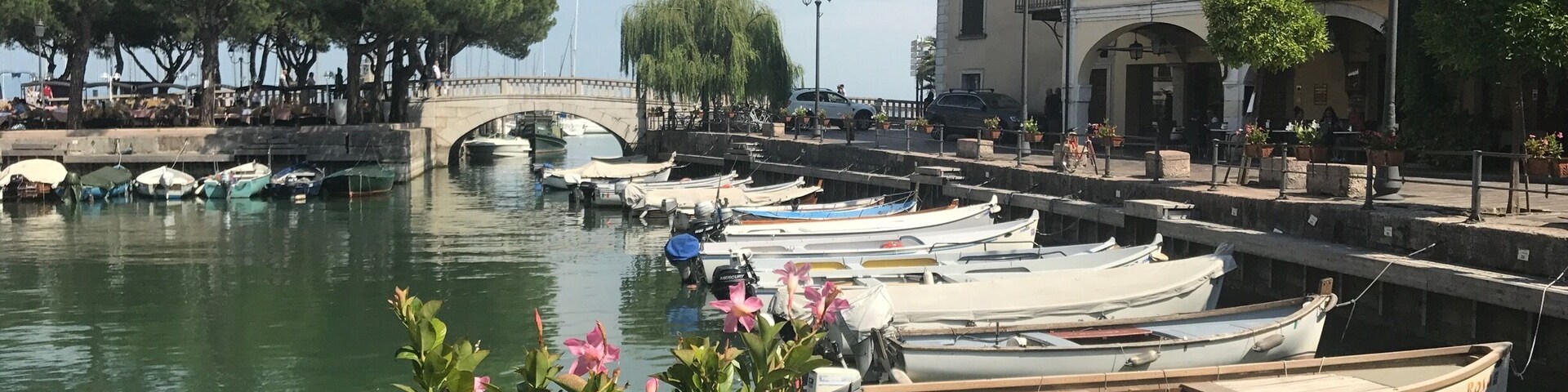 Lovely little spot with cafes all round before taking a nice walk along the front.