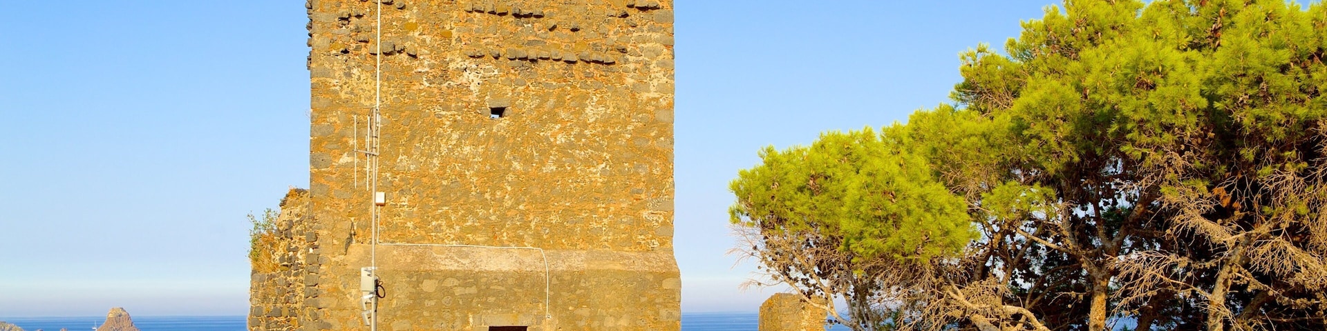Aci Castello which includes heritage architecture and a castle