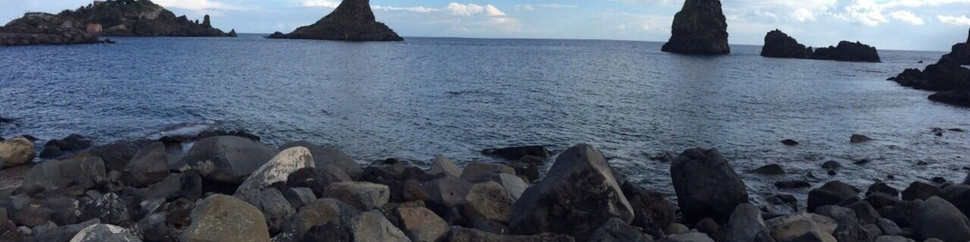 Una leggenda narra che Polifemo, dopo essere stato accecato, lancio quelle pietre nel tentativo di uccidere Ulisse che stava allontanandosi con la nave