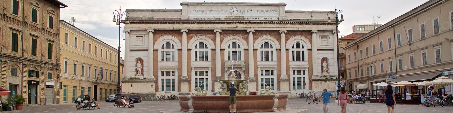 Pesaro featuring a square or plaza, street scenes and a fountain