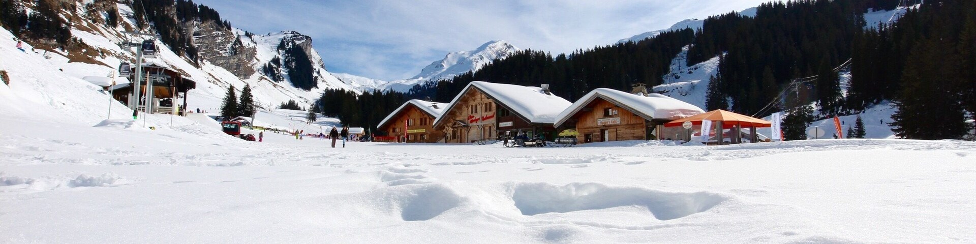 February 2015
A snowy scene up in the mountains above Avoriaz. With the sun shining and the temperatures just above freezing, it's a great place for skiing.
#snow