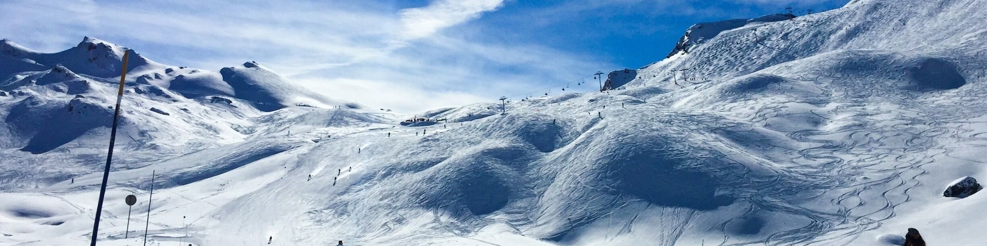February 2015
One of the many ski slopes in this idyllic setting, with amazing views across the mountains and valleys, there is some great skiing to be had.
#snow
