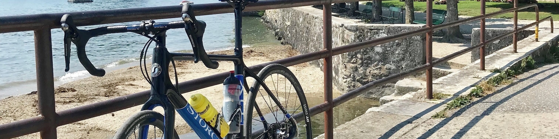 Lac Léman (Lake Geneva) is great for road cycling. You can do the tour around the lake (180km) or less... there are lots of beautiful spots! If you fancy some hills, you’ll find them nearby too. And after you ride you can take a bath in the lake. Perfect!
#lacleman #cyclingaroundthelake #lifeatexpedia #roadbiking