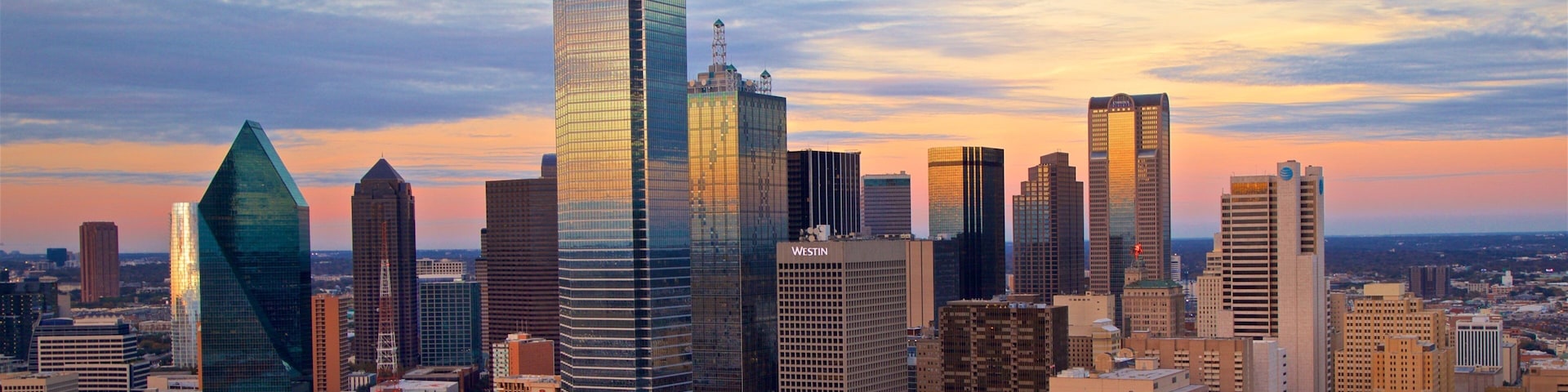 Reunion Tower que inclui paisagem, um pôr do sol e uma cidade
