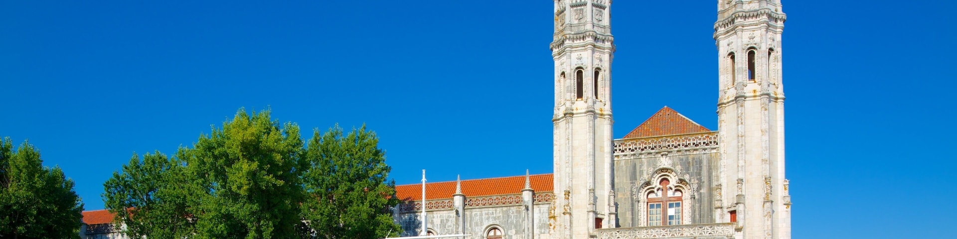 Maritime Museum which includes heritage architecture and a church or cathedral
