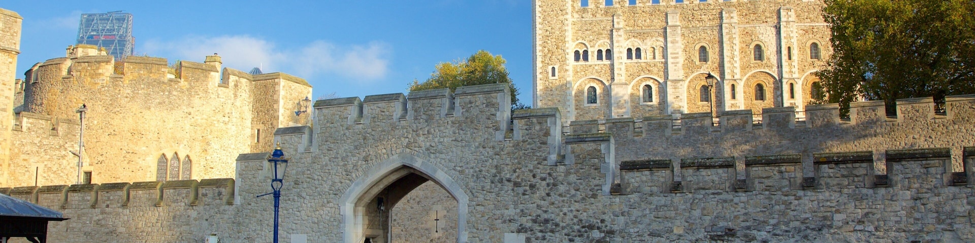Tower of London caracterizando elementos de patrimônio e um castelo