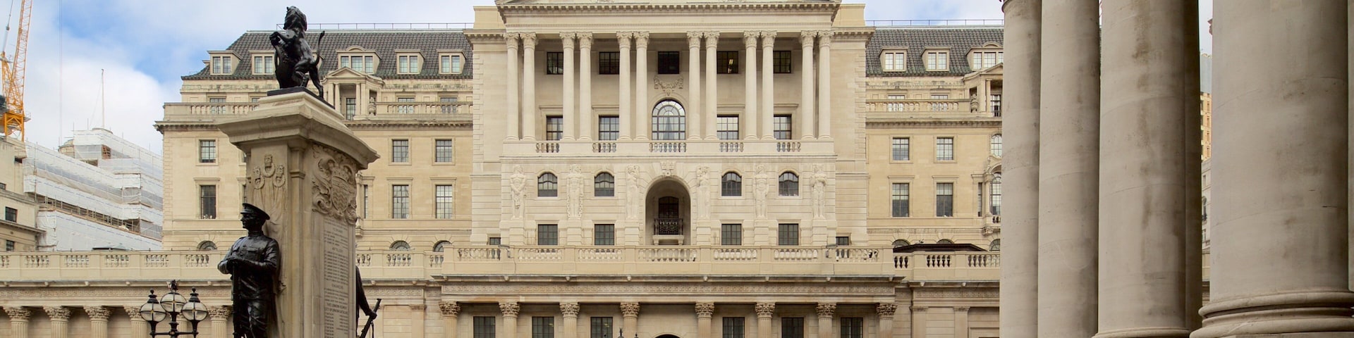 Bank of England Museum featuring a statue or sculpture and heritage architecture