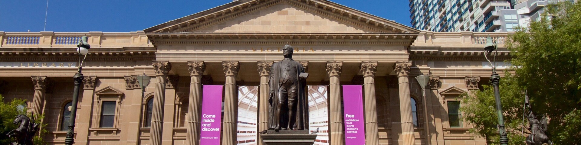 State Library of Victoria mostrando uma cidade, uma estátua ou escultura e arquitetura de patrimônio