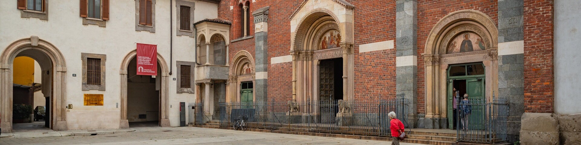 Basilica di Sant\'Eustorgio showing a church or cathedral and heritage architecture