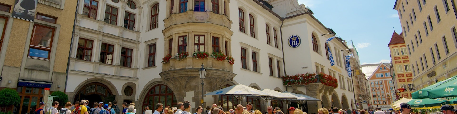 Hofbrauhaus which includes street scenes, a city and heritage architecture