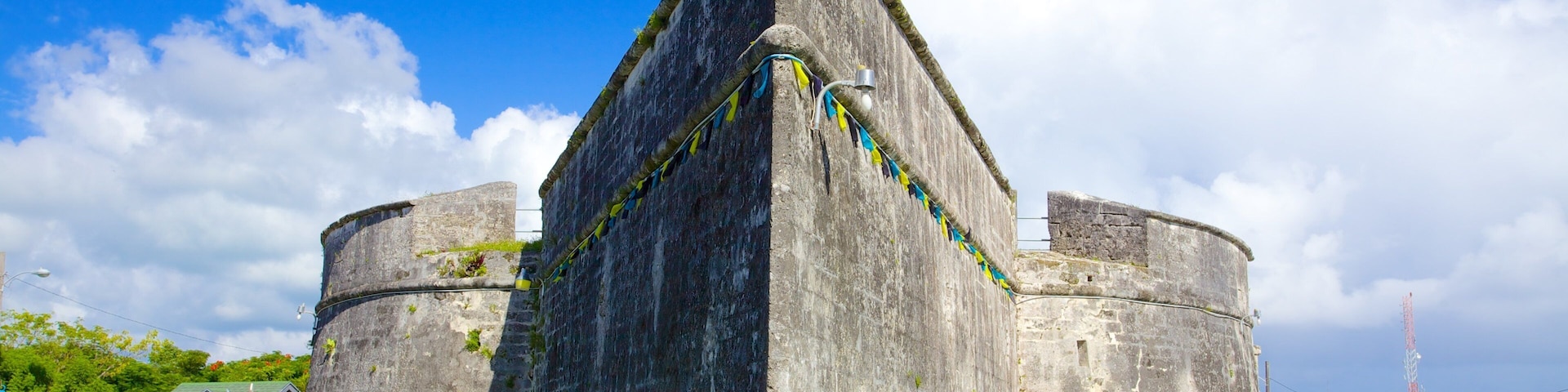Fort Fincastle mostrando um pequeno castelo ou palácio