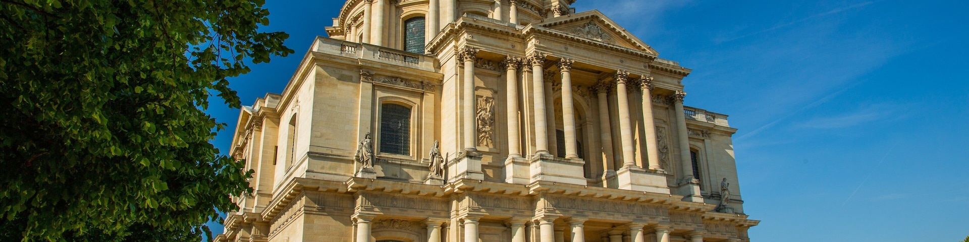 Les Invalides which includes heritage architecture
