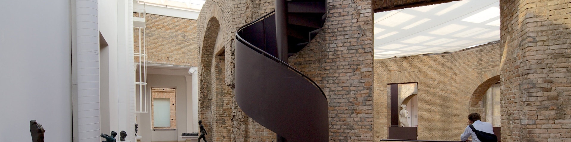 Pinacoteca do Estado showing art and interior views