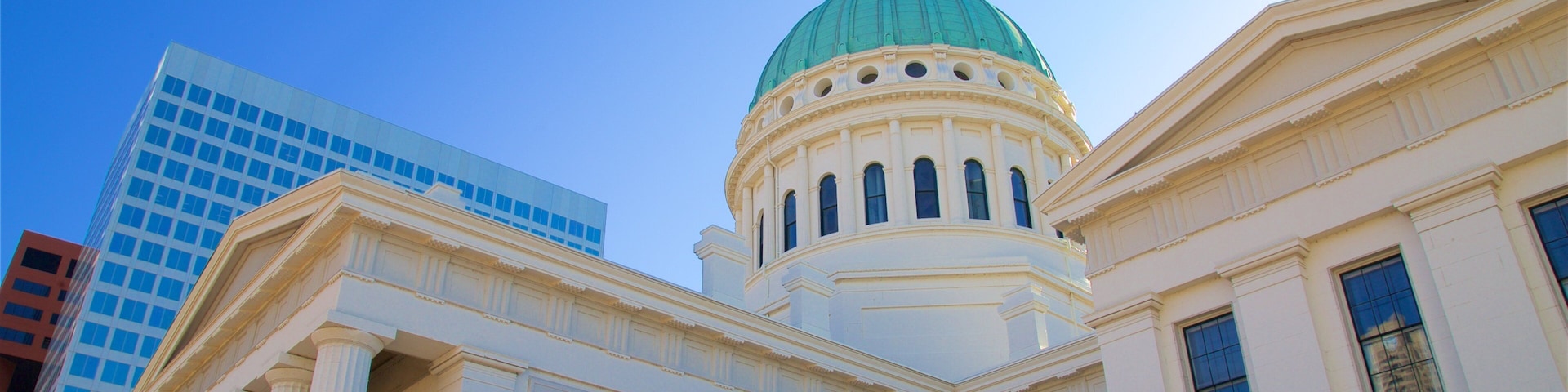 Old Courthouse featuring a city and heritage architecture