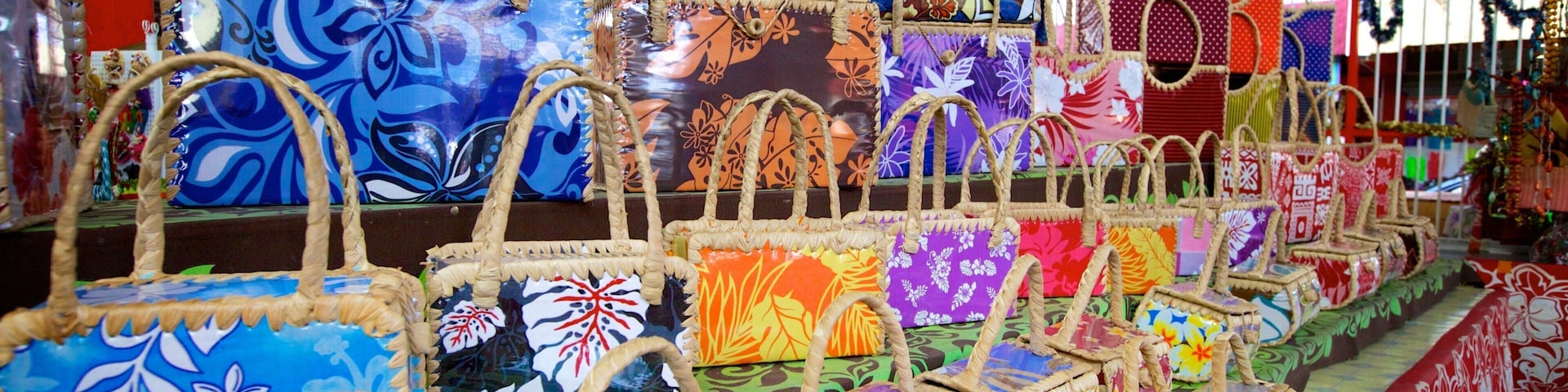 Mercado de Papeete mostrando moda e mercados