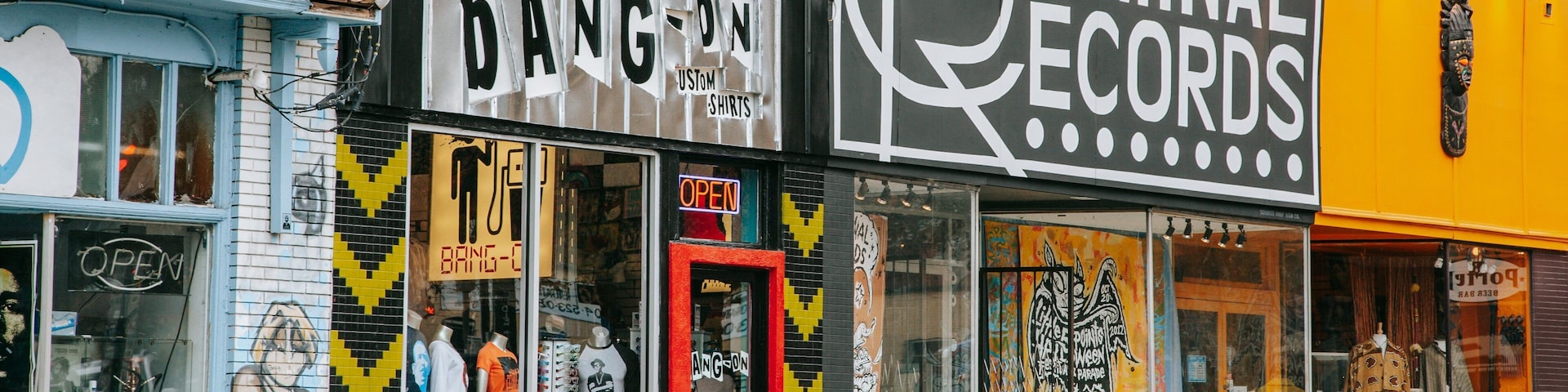 Little Five Points showing signage