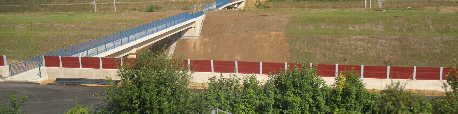 A 4 n bei Buir, Brücke Lerchenweg, Trasseneinschnitt unter Brücke weitgehend ausgeschachtet, 07. 08. 2011