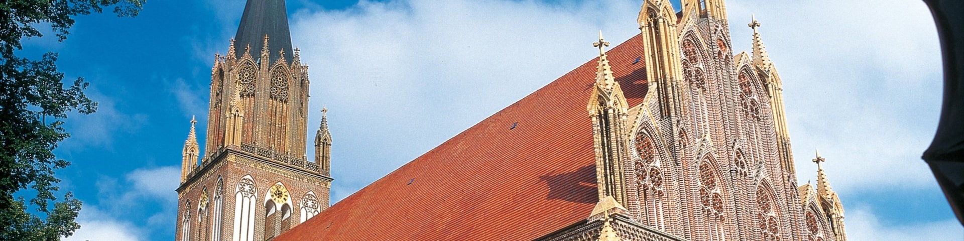 Neubrandenburg showing heritage architecture, a church or cathedral and religious elements
